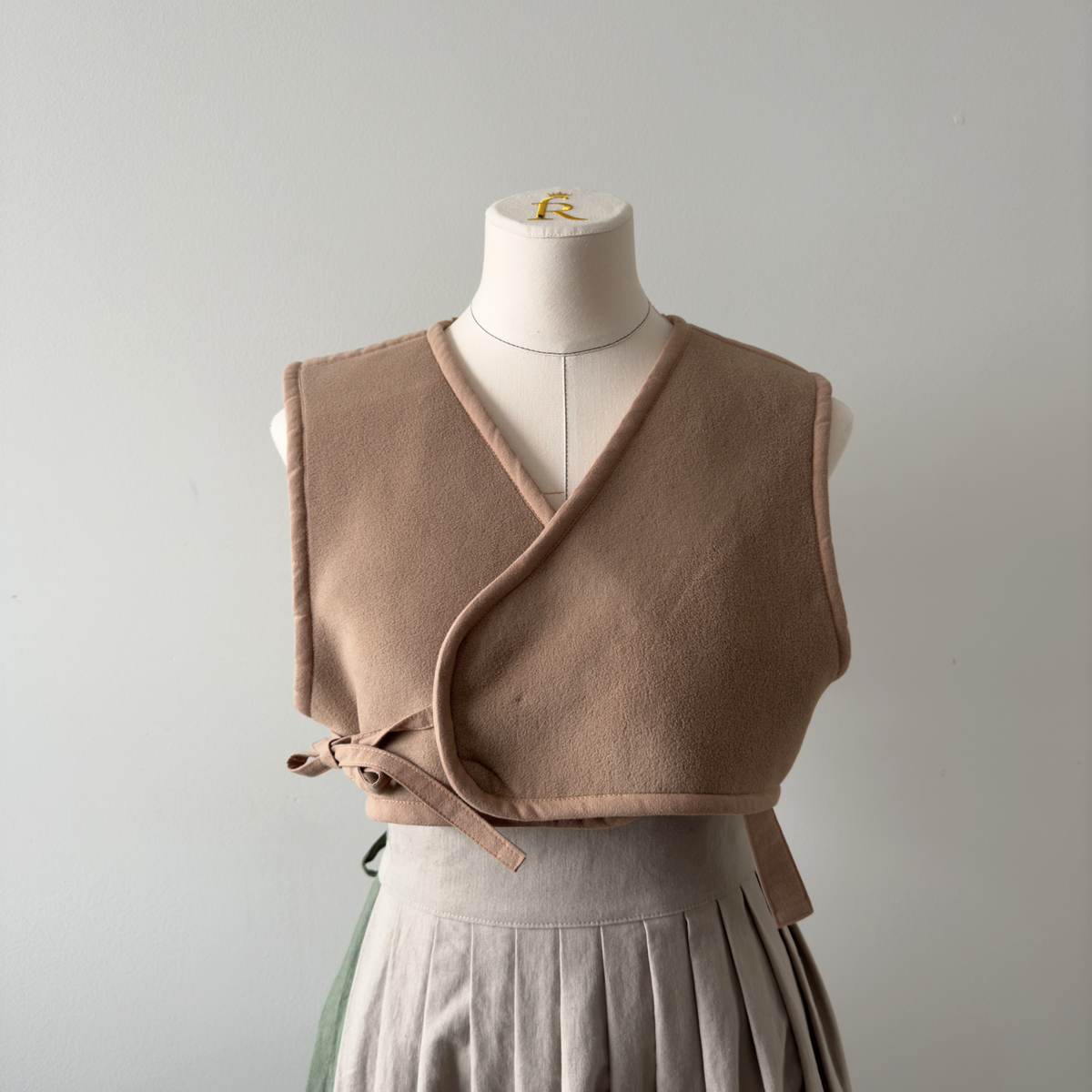 [HANDMADE] One Layer Cropped Reversible Vest - Coffee Sherpa Fleece ...